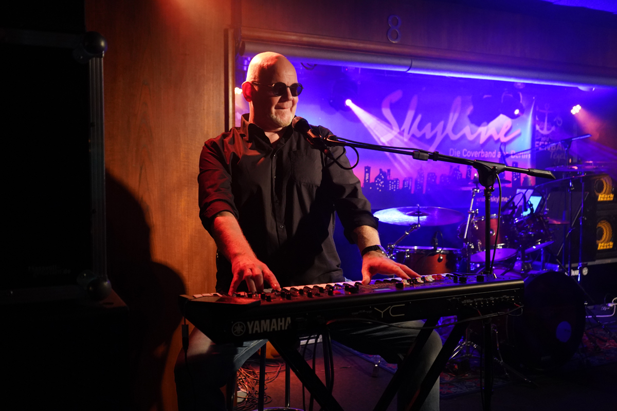 Band Info – skyline